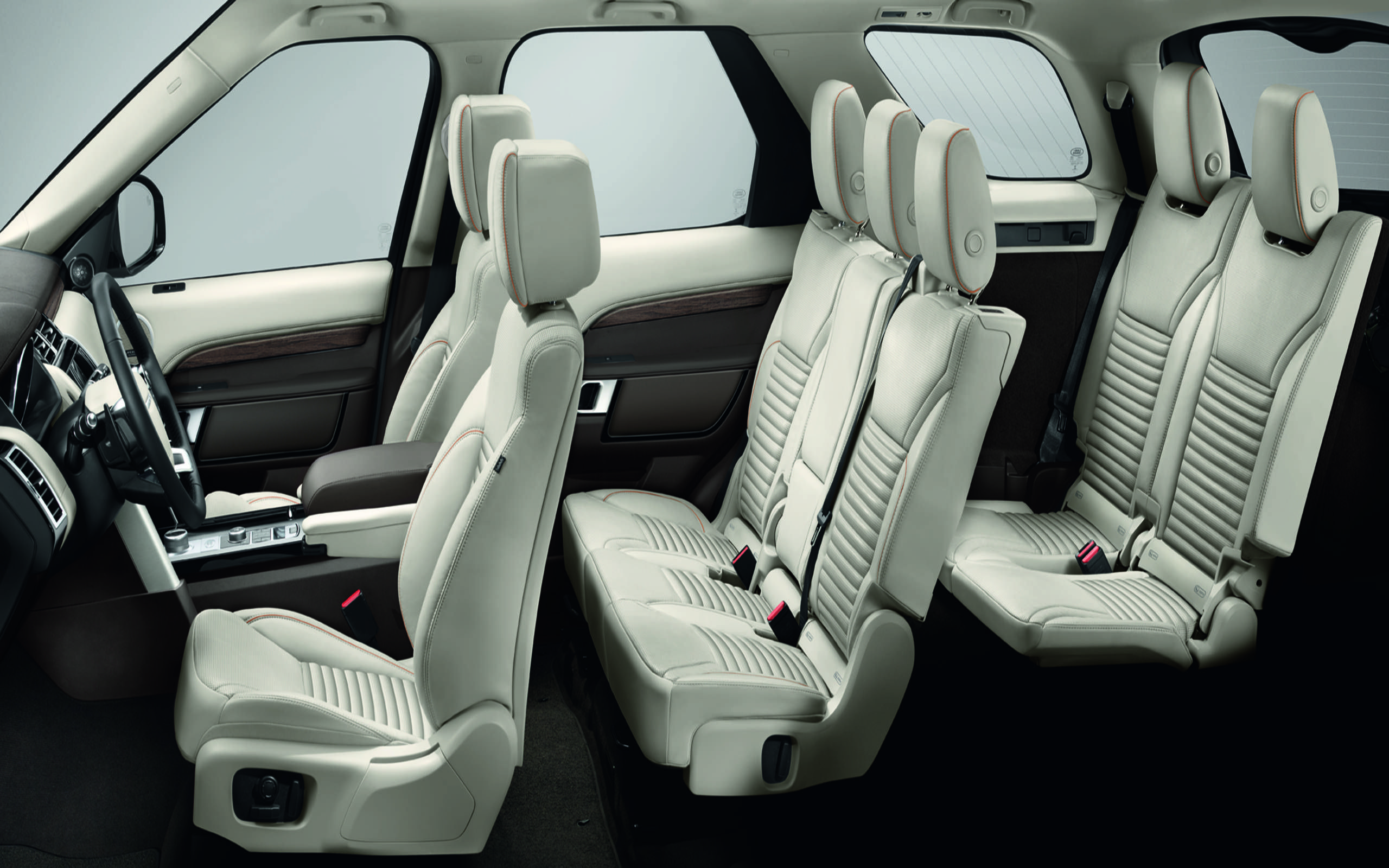 The 2017 Land Rover Discovery can seat 7 be used to retrieve ducks