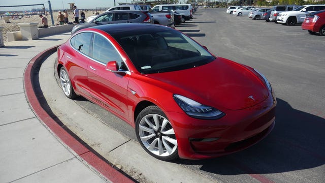 Tesla Autopilot Chief Leaves Company Amid Controversy Over System