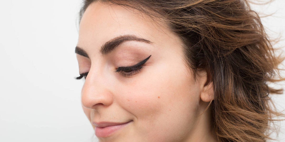 22 Genius Eyeliner Hacks Every Woman Needs To Know