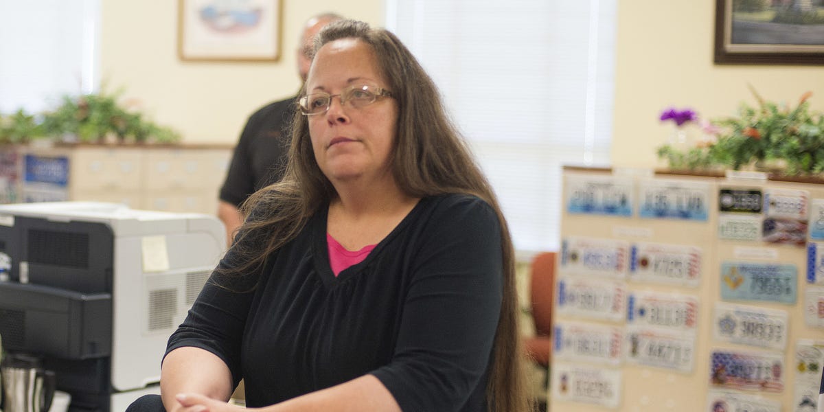 Kentucky Clerk Kim Davis Is Back At Work Still Refuses To Authorize
