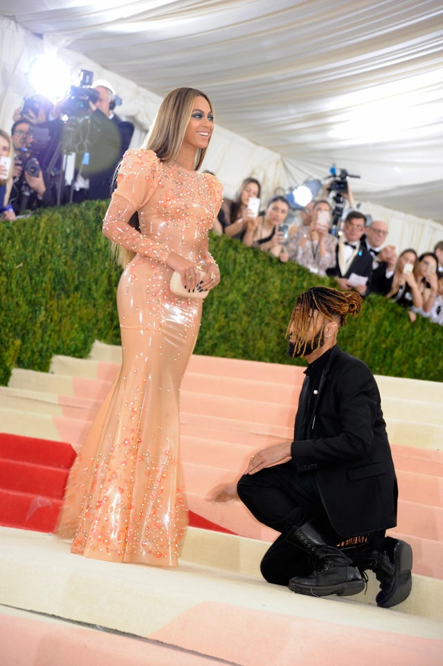 Beyoncés Stylist Ty Hunter Has The Best Reason For Always Holding Her
