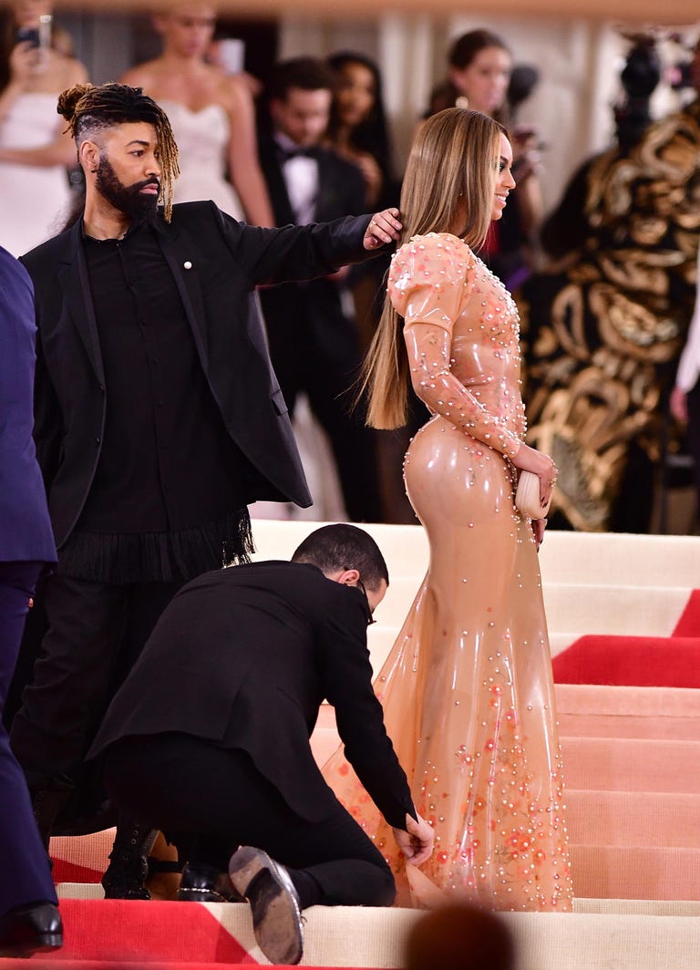 Beyoncés Stylist Ty Hunter Has The Best Reason For Always Holding Her