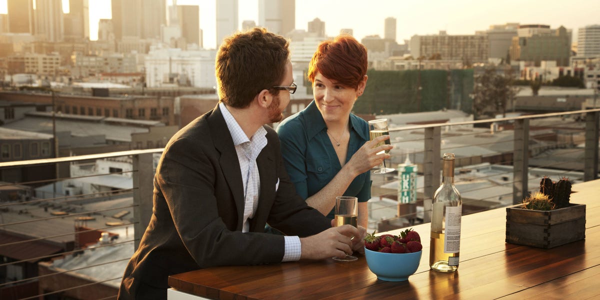 8 Ways To Make An Amazing First Date Impression