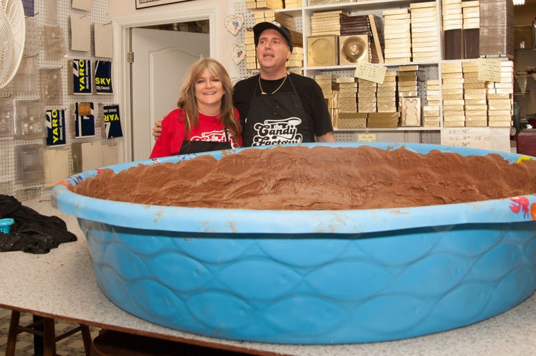 Recording Breaking Peanut Butter Cup - Worlds Largest Peanut Butter Cup Recording Breaking Peanut Butter Cup - Worlds Largest Peanut Butter Cup