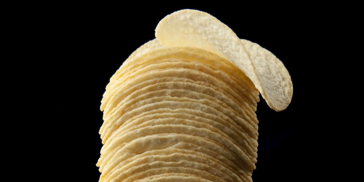The Internet Is Obsessed With Stacking Pringles Into A Perfect Ring The Internet Is Obsessed With Stacking Pringles Into A Perfect Ring