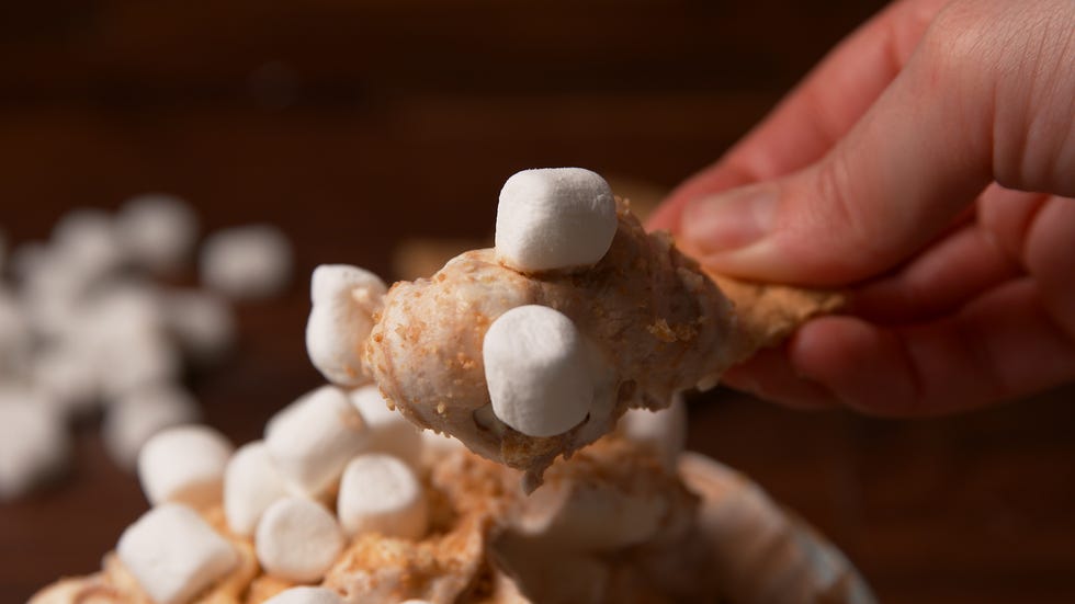 Making Fluffy S'mores Dip Video — Fluffy S'mores Dip Recipe How To Video Making Fluffy S'mores Dip Video — Fluffy S'mores Dip Recipe How To Video
