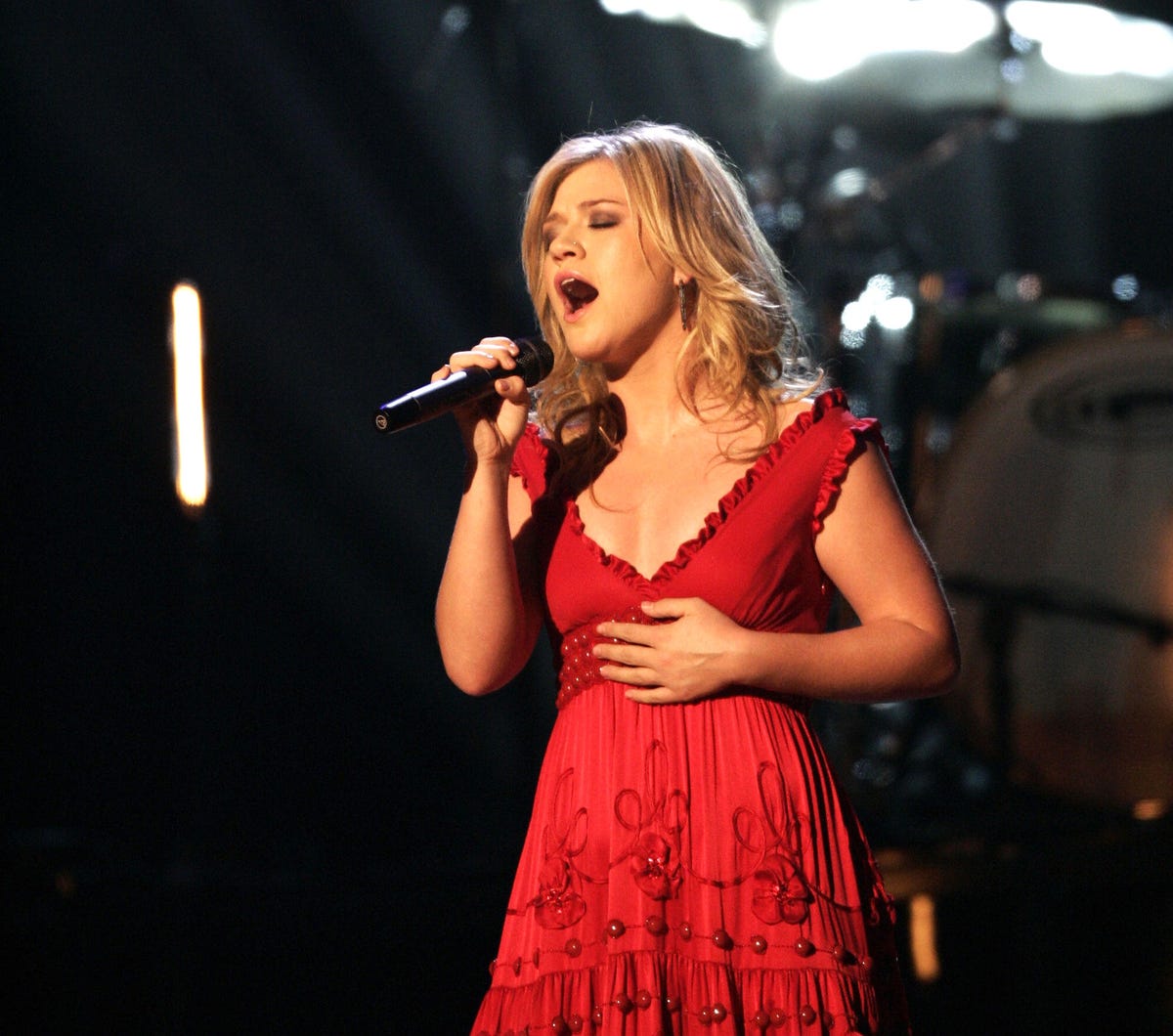Kelly Clarkson Was Told She Had Cancer On Day Of Grammy Awards After