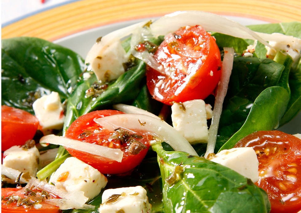 Ensalada De Tomates Espinacas Y Queso Feta