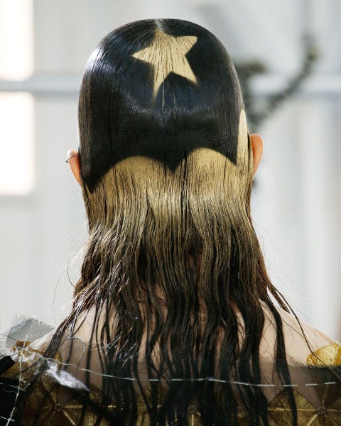 30 Scary Halloween Hairstyles Halloween Hair Ideas From The Runway
