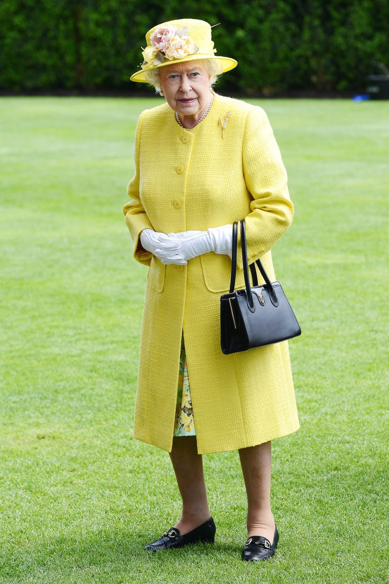 Queen Elizabeths Best Style Moments Over The Years Queen Elizabeth Ii Fashion