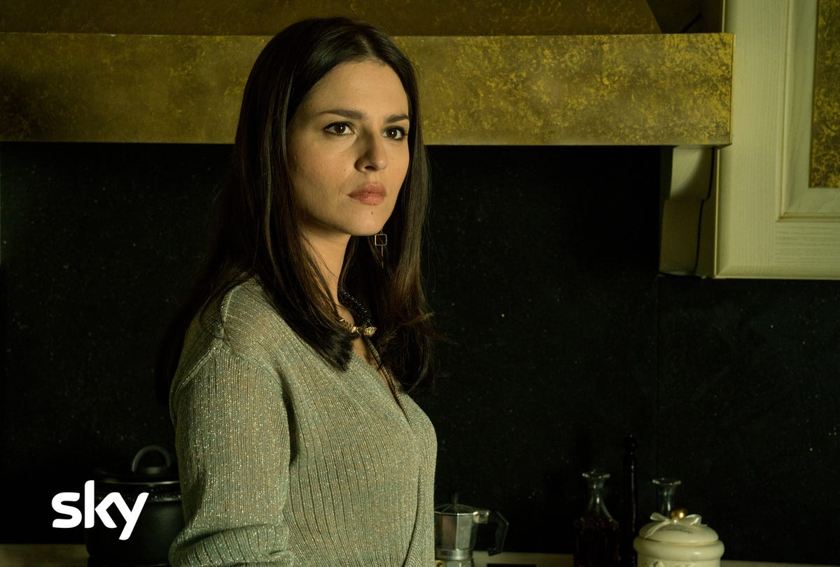 Ivana Lotito Azzurra Di Gomorra 4 Biografia Curiosità E News Sullattrice Pugliese