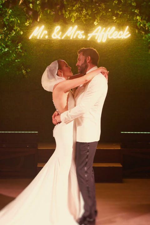 「人生で最も完璧な瞬間…」ジェニファー・ロペスが夢のような結婚式の写真を一挙公開!
