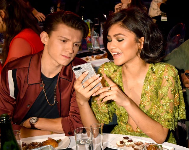 Zendaya And Tom Hollands Behind The Scenes Photo Is Now A Meme