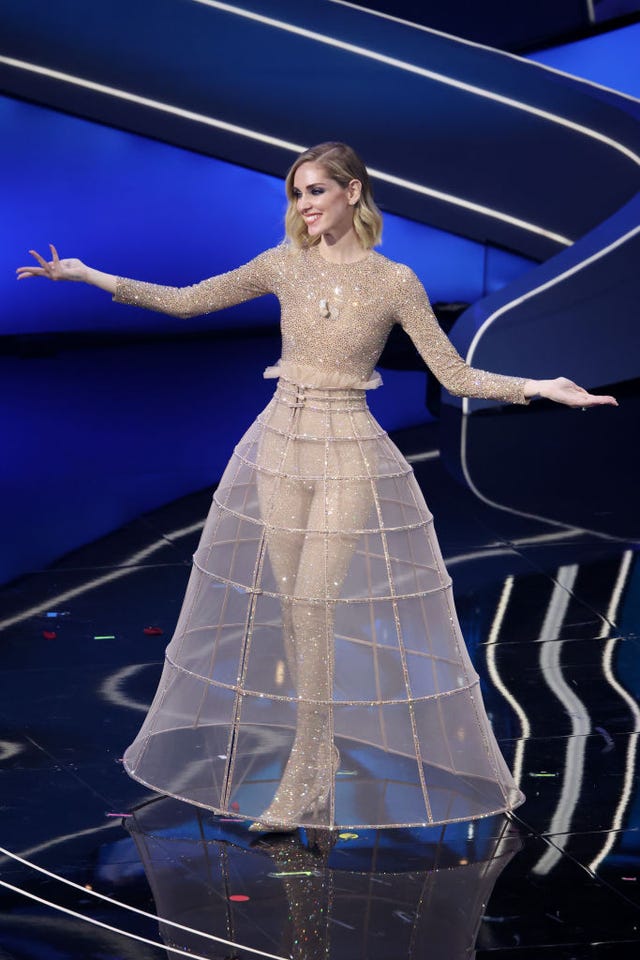 Chiara Ferragni: la foto con la figlia Vittoria identica in Dior Chiara Ferragni: la foto con la figlia Vittoria identica in Dior