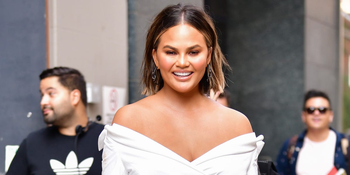 Chrissy Teigen Claps Back At Someone Who Said Her Face Looks Huge