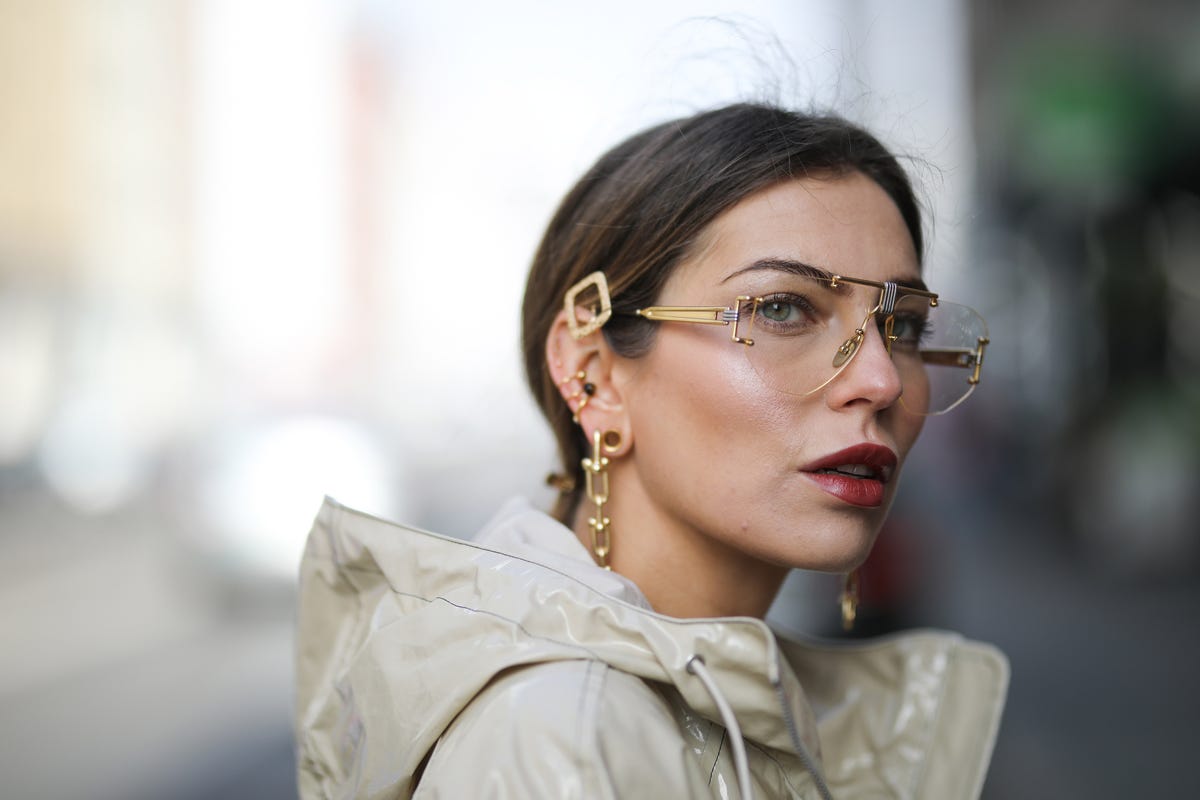 How To Wear Eye Makeup With Glasses Tips From The Experts