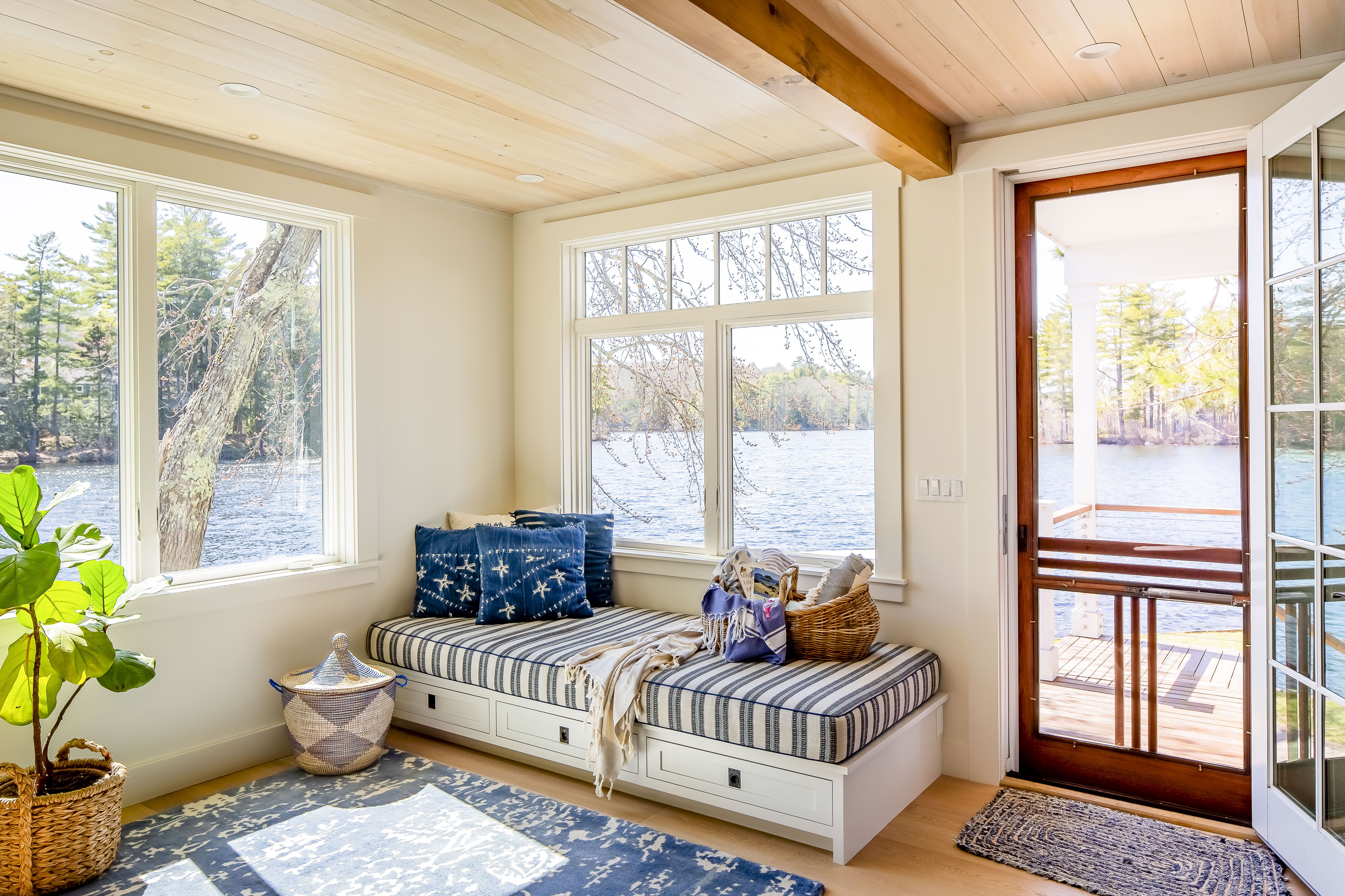 Window seat in bedroom store