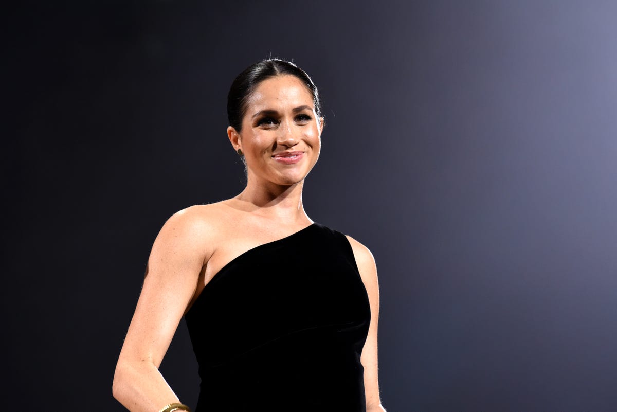 Meghan Markle Manicure The Duchess Of Sussex Wears Dark Nail Polish