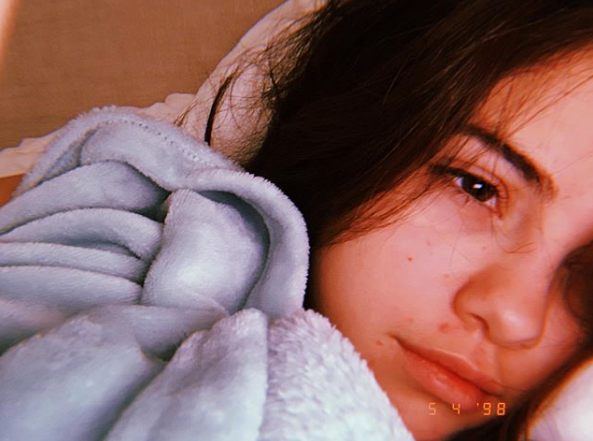 Selena Gomez Posts A Makeup Free Instagram Selfie In Bed