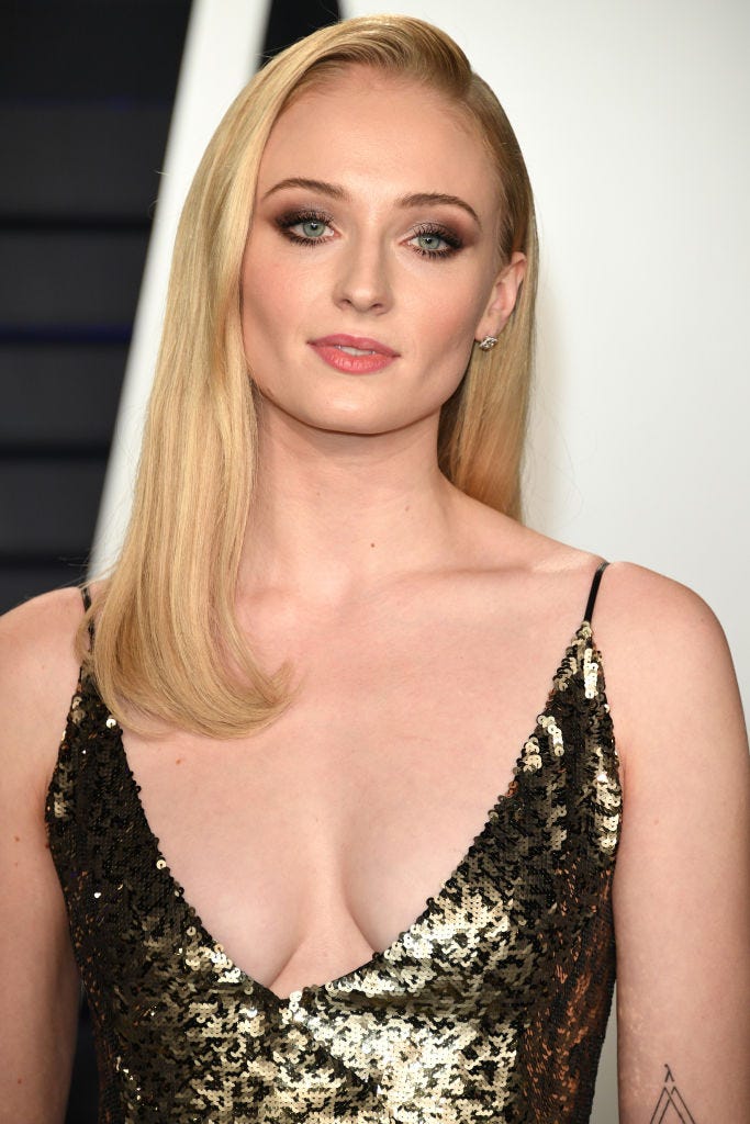 Sophie Turner Orgogliosa Di Aver Sperimentato Lamore Gender Free