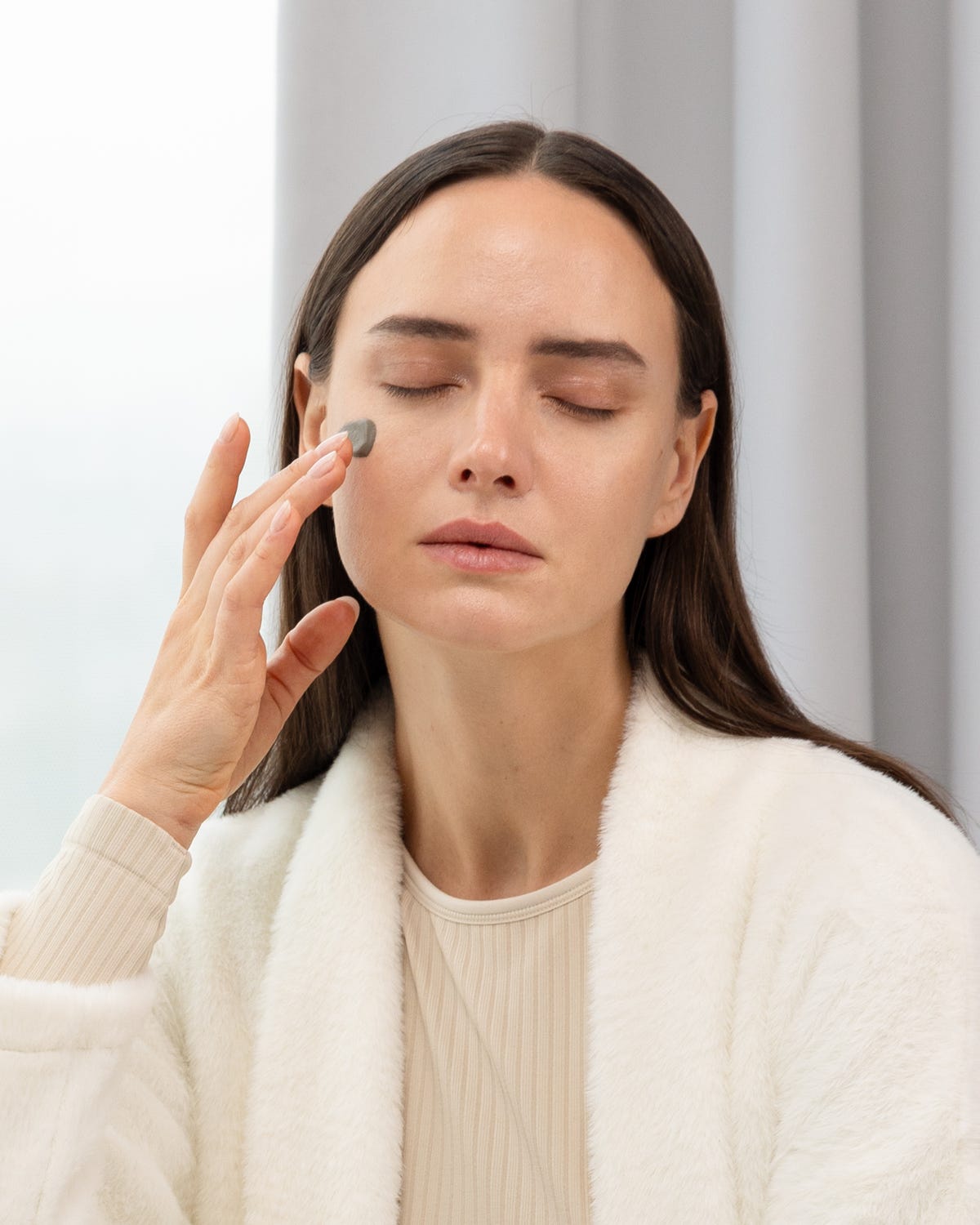 5 Tips For Targeting Clogged Pores From A Dermatologist