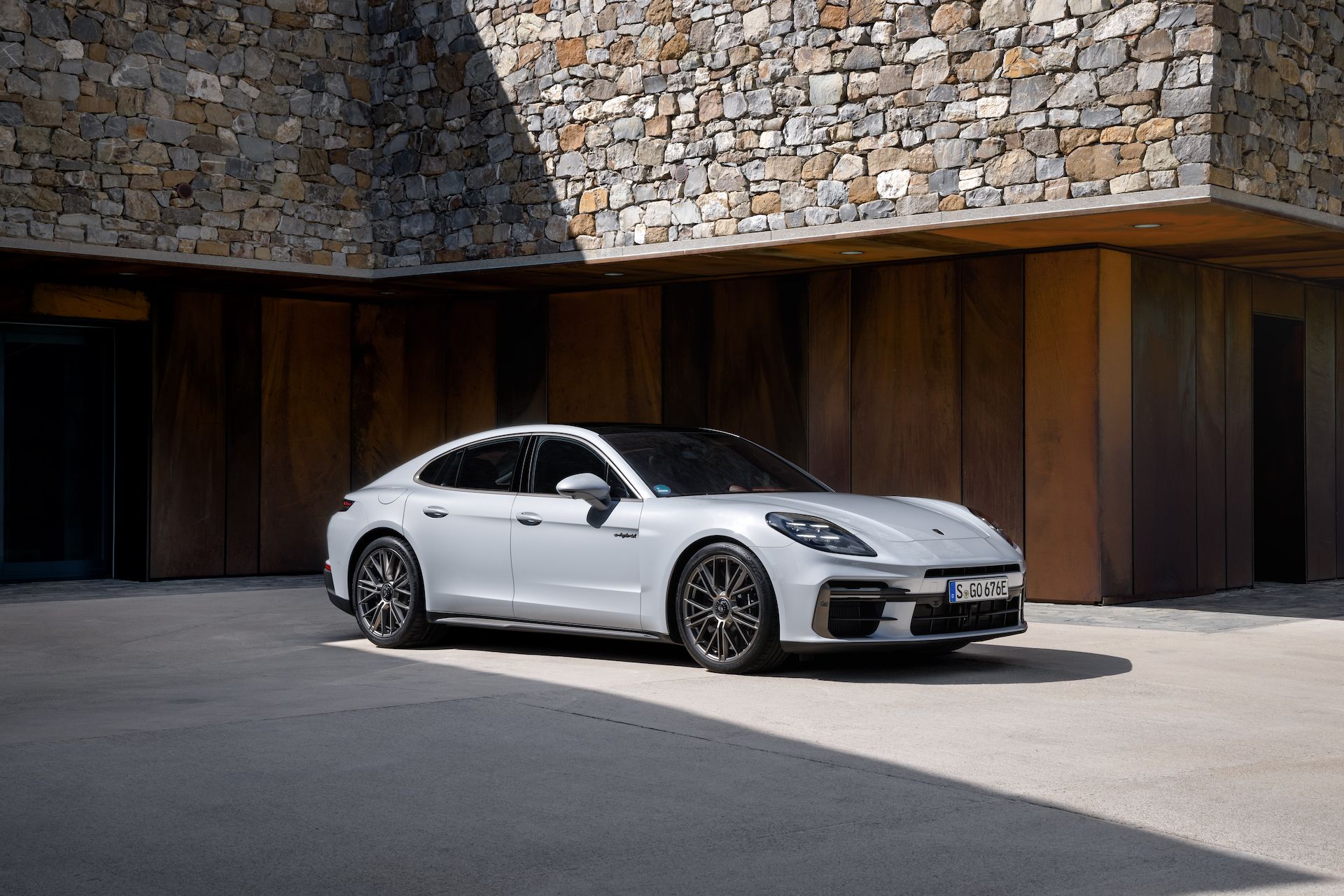 2025 Porsche Panamera Turbo S E Hybrid Has 771 HP Bigger Battery