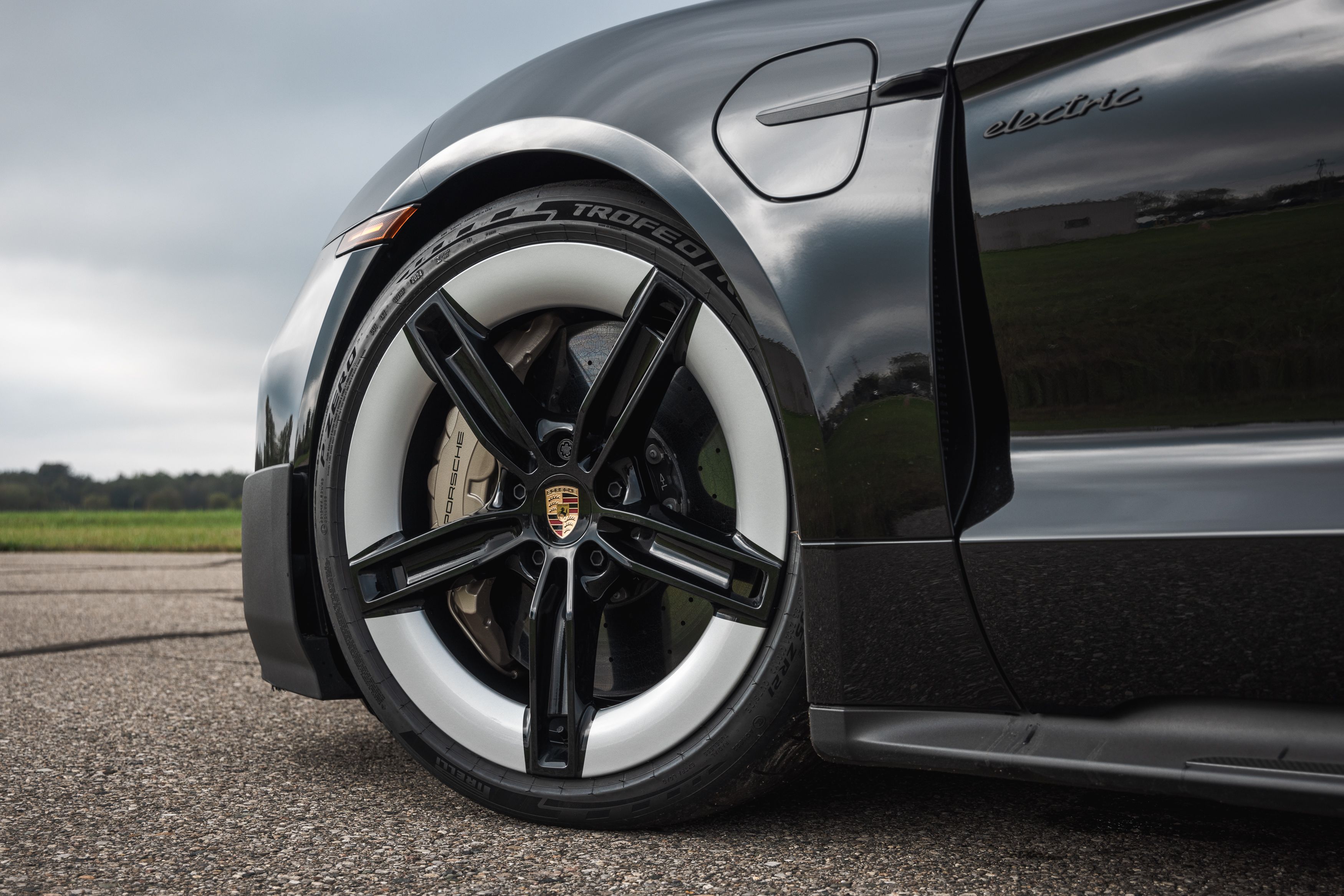 Porsche electric car 0 to 60 store
