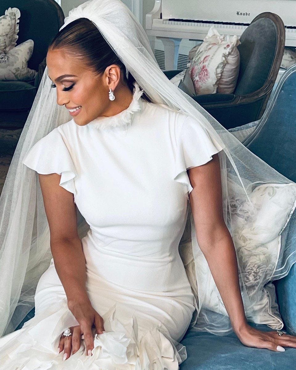 「人生で最も完璧な瞬間…」ジェニファー・ロペスが夢のような結婚式の写真を一挙公開!