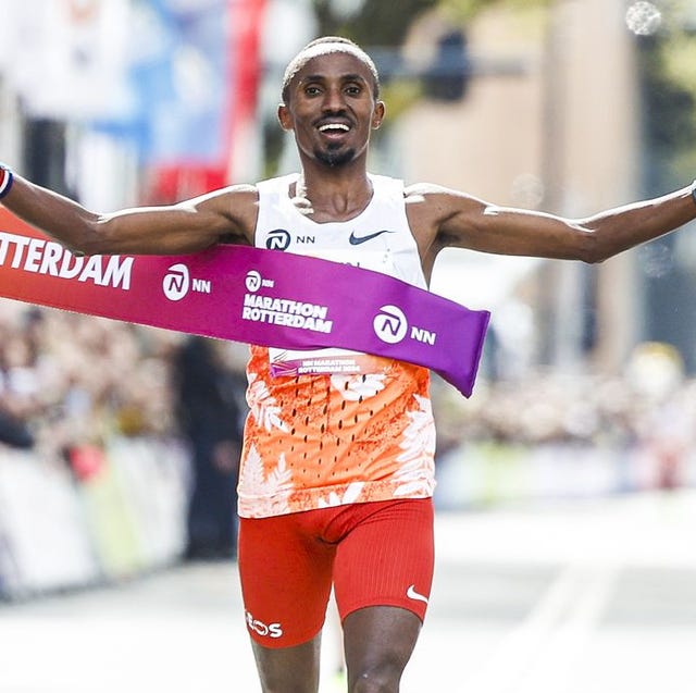 Abdi Nageeye dook na winst marathon de kroeg in tot laat Abdi Nageeye dook na winst marathon de kroeg in tot laat