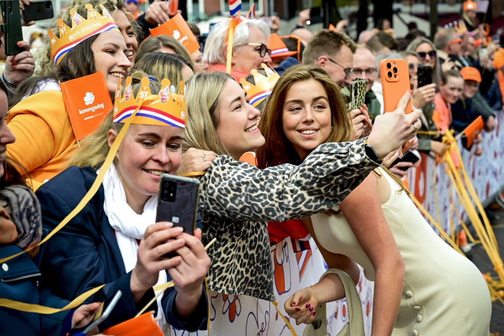 Prinses Alexia Draagt Jurk Van Sézane Tijdens Koningsdag 2024