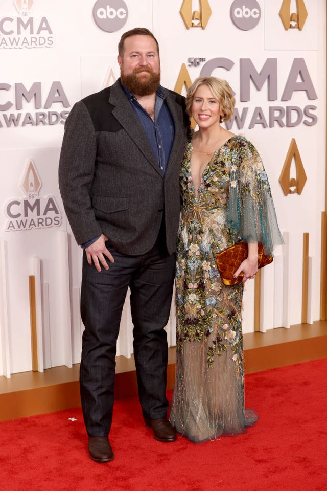 Home Town Star Erin Napier Stuns In Low Cut Dress During Cma Awards