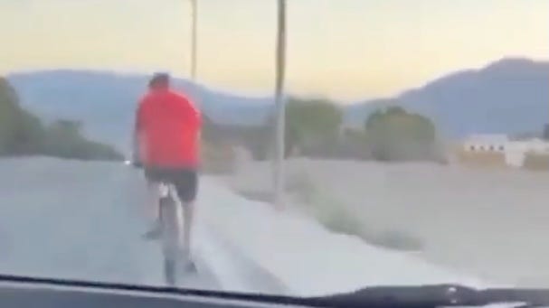 Un Ciclista Es Atropellado Y Asesinado Por Dos Jóvenes Mientras Lo