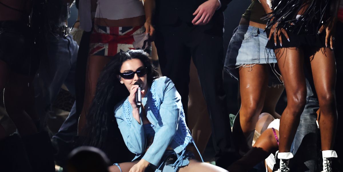 Watch Charli Xcxs Performance Of Von Dutch” And Guess” At The 2025
