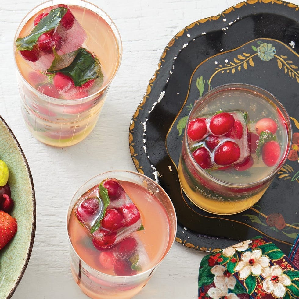 40 Best Christmas Cocktails For Every Holiday Party