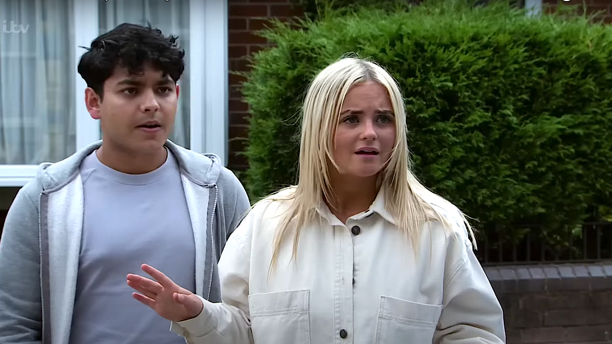 Coronation Street spoilers - Aadi and Kelly plan to elope Coronation Street spoilers - Aadi and Kelly plan to elope
