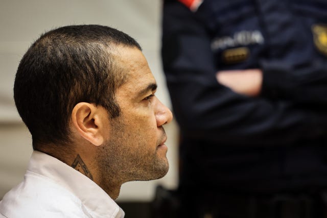 Primeras Imágenes De Dani Alves Tras Salir De La Cárcel Para Ir A Juicio