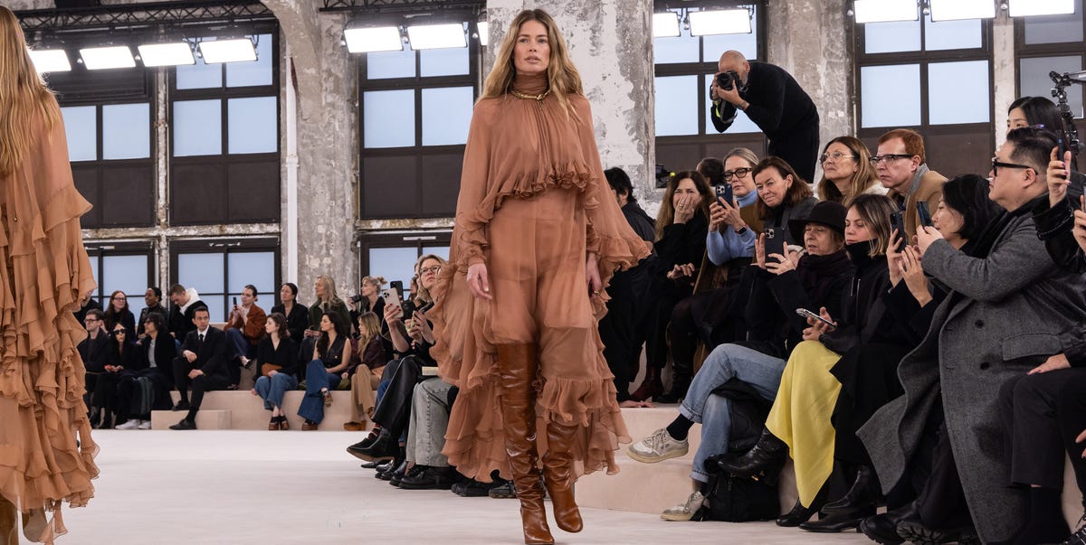 Miljonairmodel Doutzen Kroes maakt 'comeback' als model, maar hoe rijk ... Miljonairmodel Doutzen Kroes maakt 'comeback' als model, maar hoe rijk ...