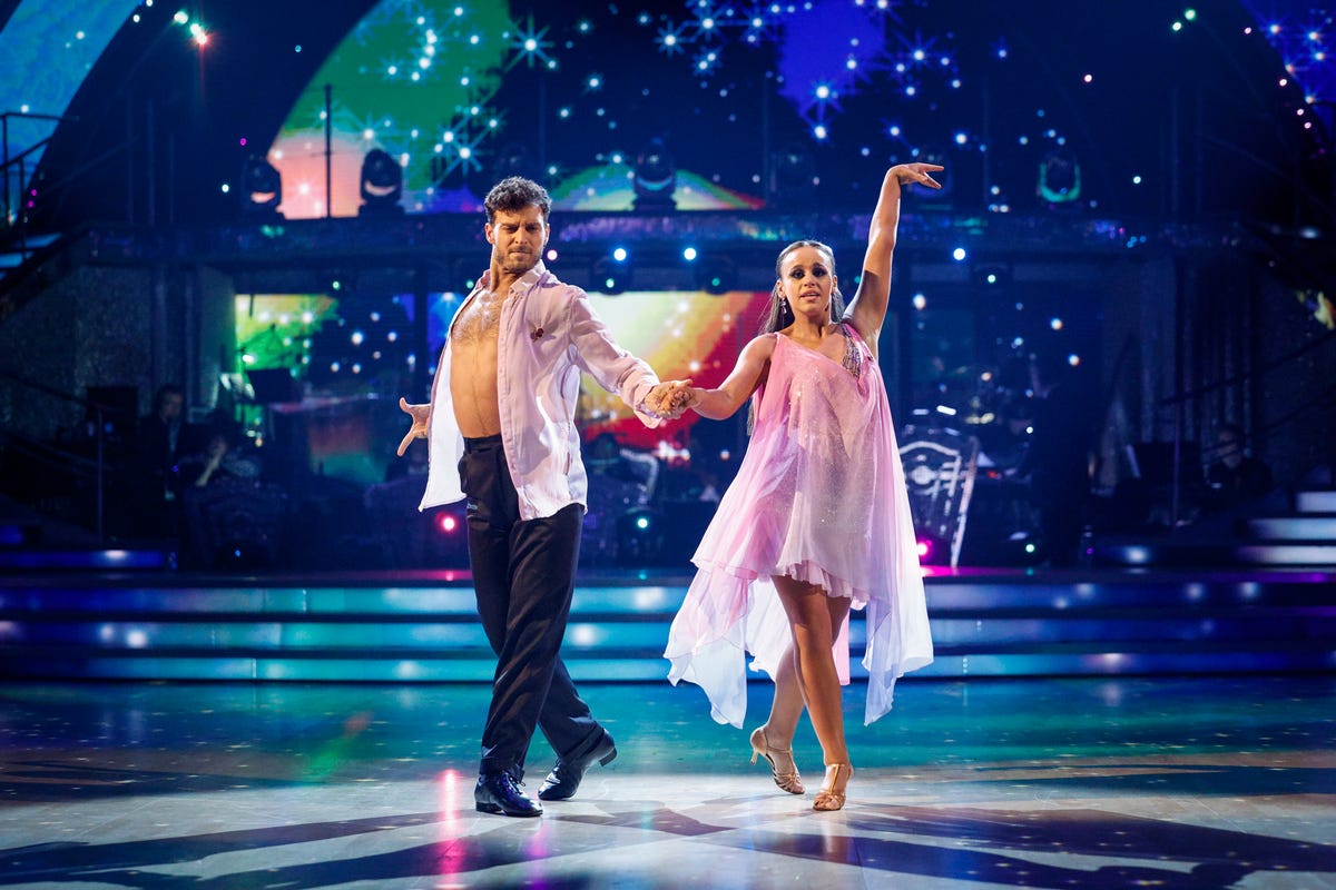 Strictlys Ellie Leach Responds To Vito Kiss Speculation