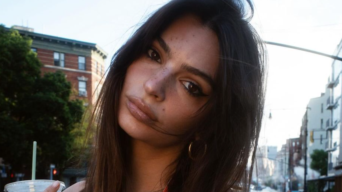 Emily Ratajkowski Desata La Polémica Por Pasear Por Manhattan Con Un