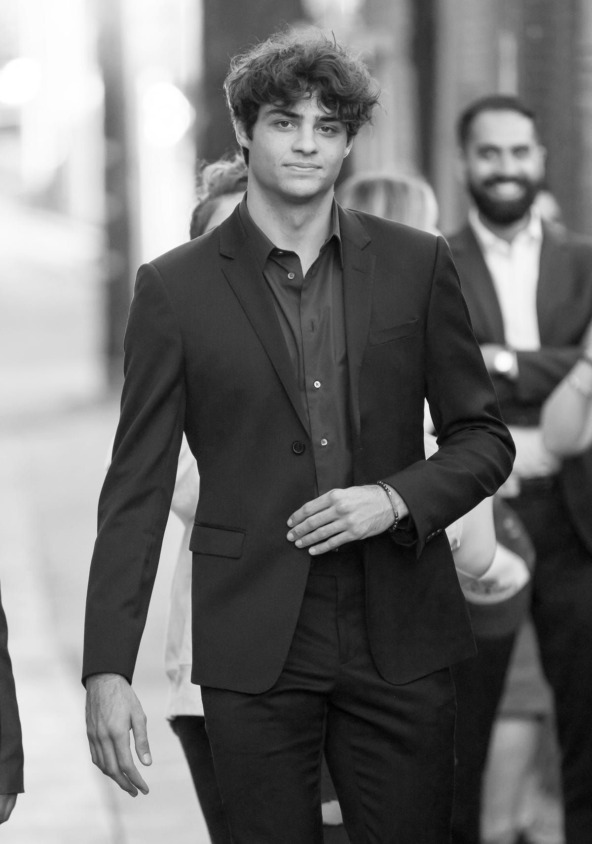Noah Centineo Shaved His Head Twitter Reacts To Noah Centineos New