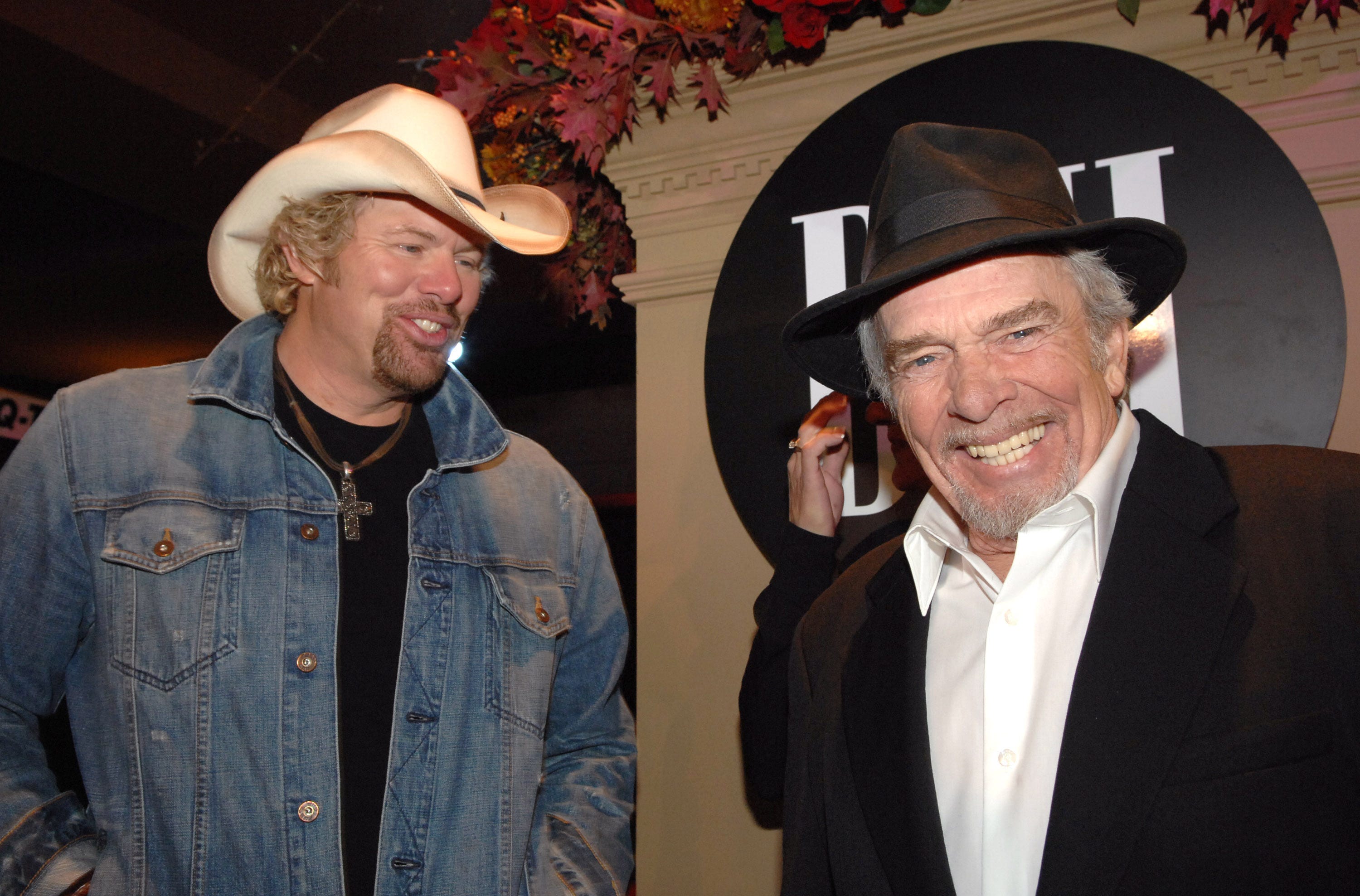 How Toby Keith Helped Merle Haggard Finish The Set At One Of His Last