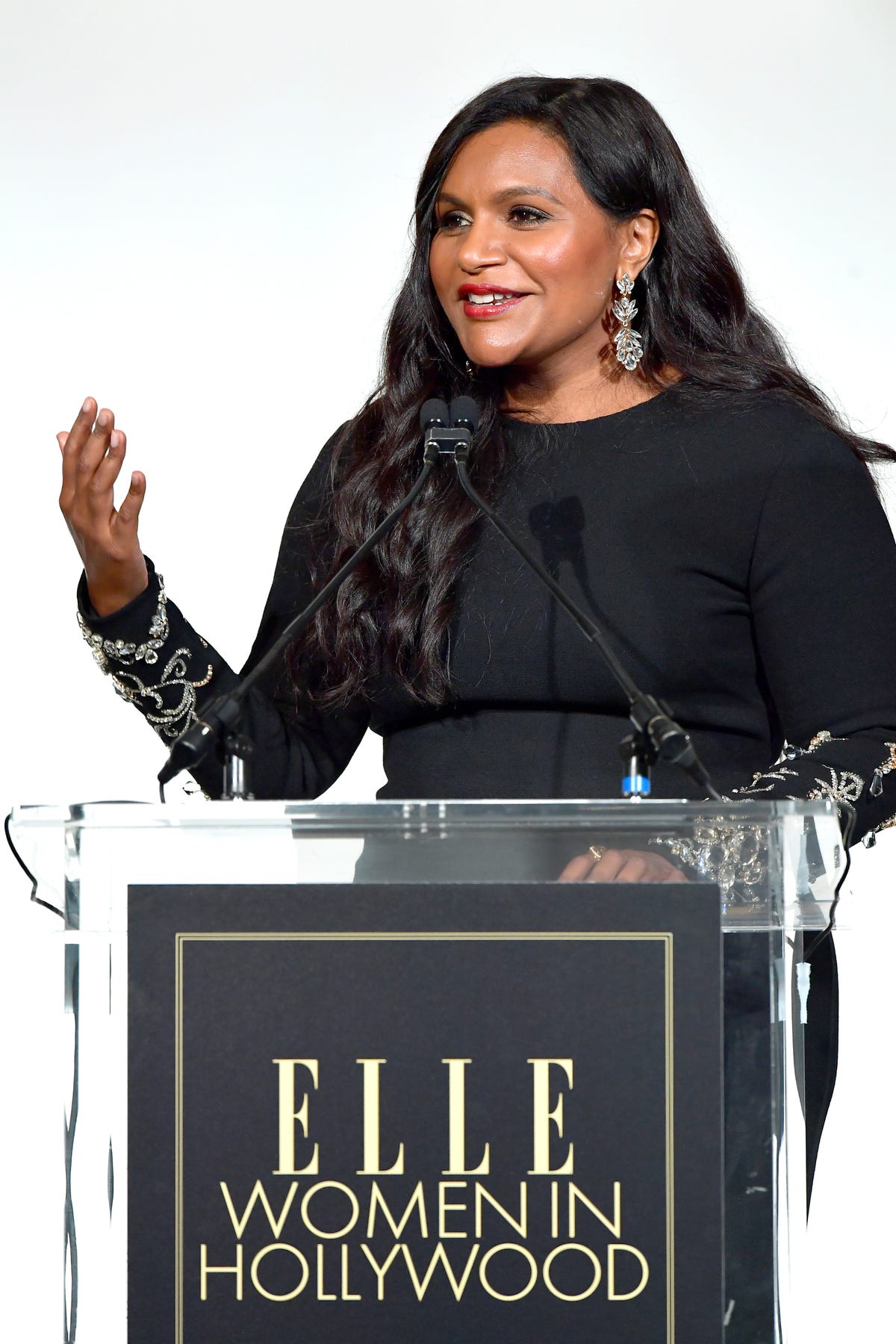 Mindy Kaling Gives Rousing Speech At Elle Women In Hollywood We Are Hollywood