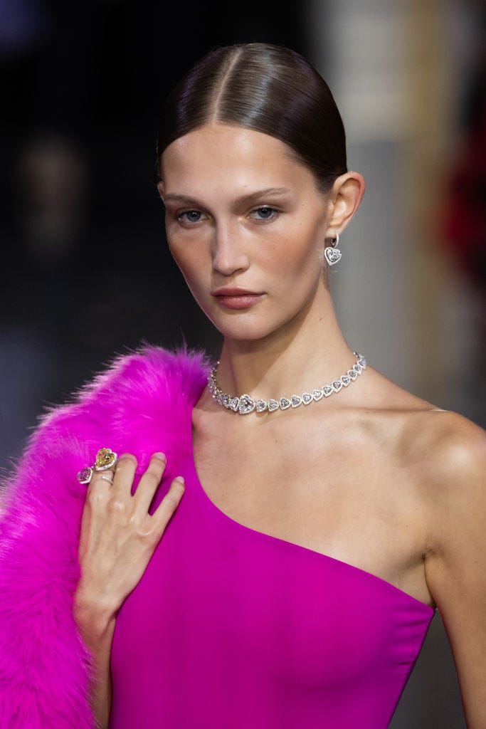 El Desfile Inspiración Setentera De Messika En La Paris Fashion Week