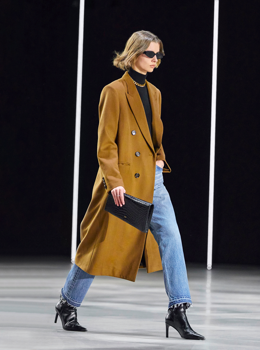 Fall 2022 Denim Jeans Guide: How to Style 6 Types of Denim Fall 2022 Denim Jeans Guide: How to Style 6 Types of Denim