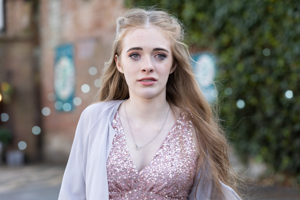 Hollyoaks reveals Ella and Warren story after prom disaster Hollyoaks reveals Ella and Warren story after prom disaster