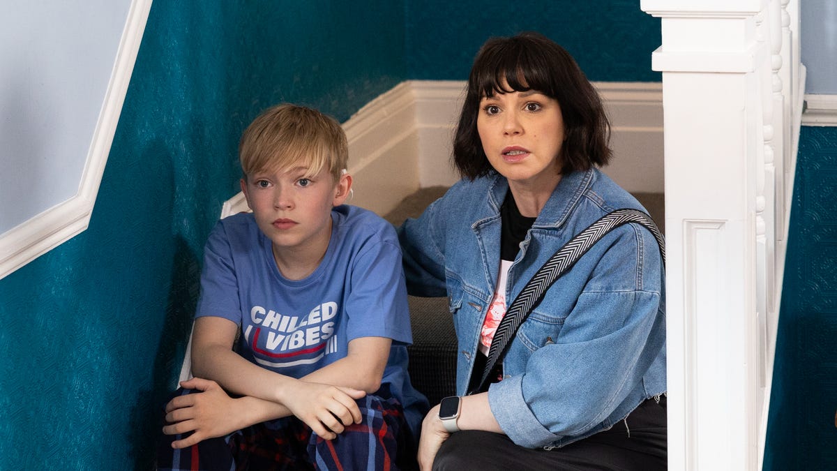 Hollyoaks Spoilers Jj Tries To Threaten Oscar