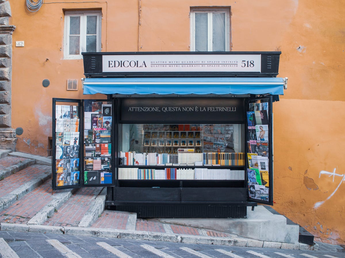 Unedicola Poetica è Apparsa Nel Cuore Di Perugia Elle Decor