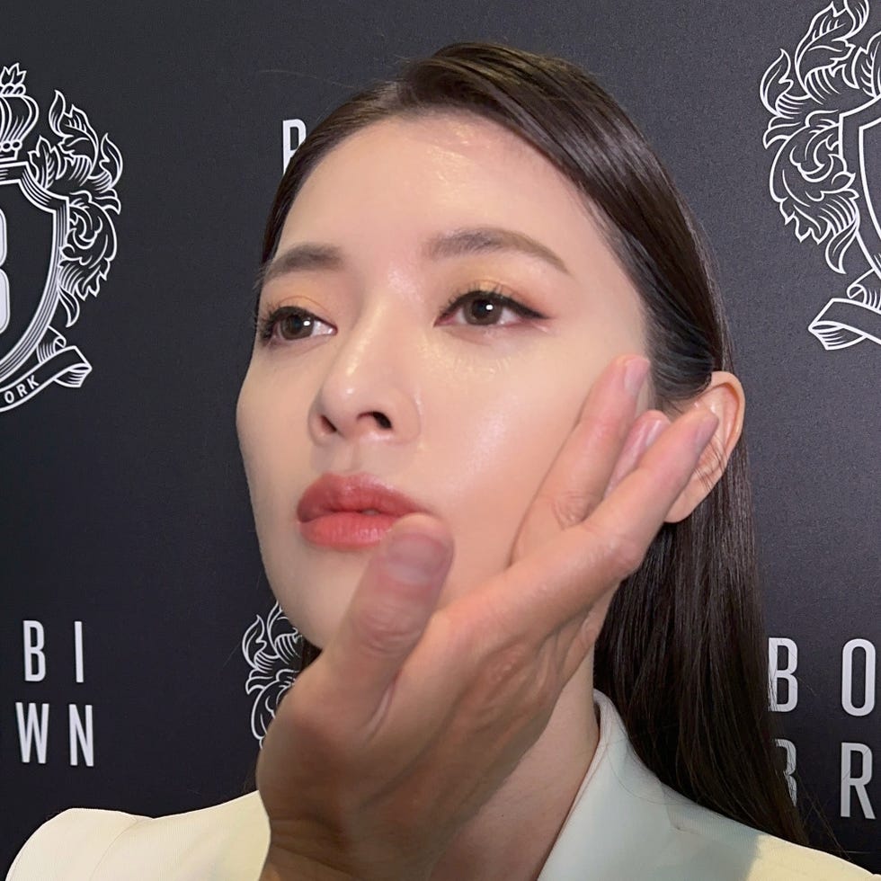 讓底妝更服貼的小秘訣!專業彩妝師不藏私「粉底上妝手法」加1步驟底妝更貼更持久!