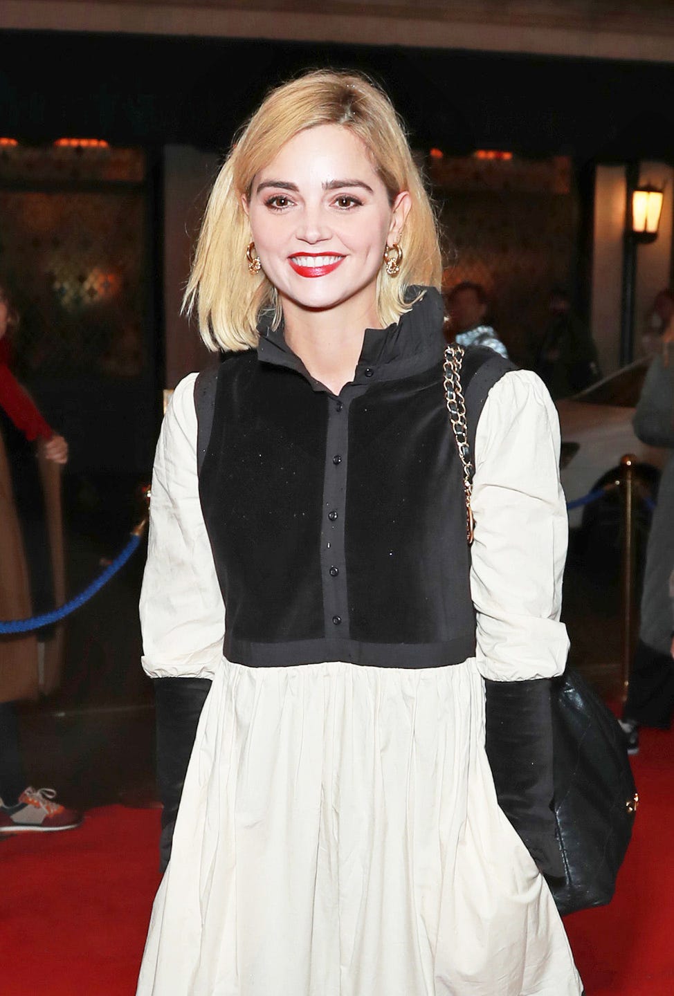 Doctor Whos Jenna Coleman Shows Off Blonde Hair Transformation