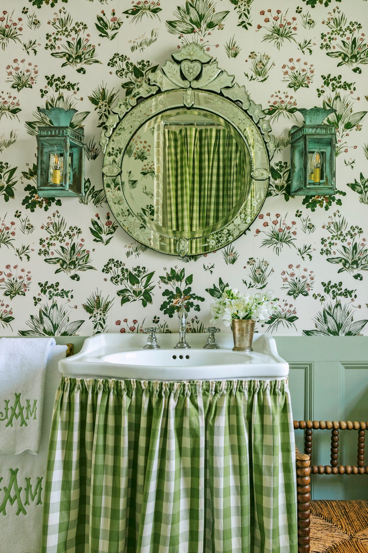 28 Stylish Guest Bathroom Ideas